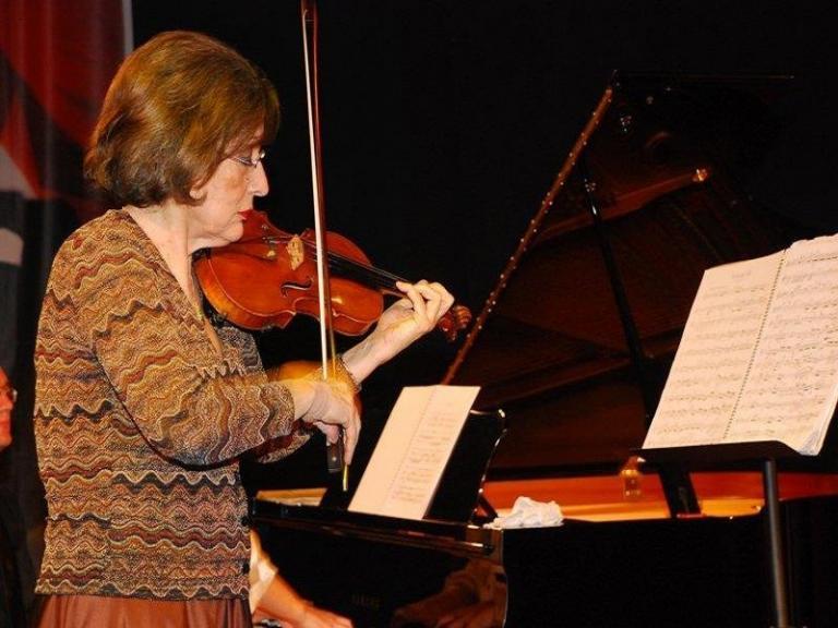 suna-kan-kimdir-hayati-biyografisi-fotografi-gelgez | GelGez